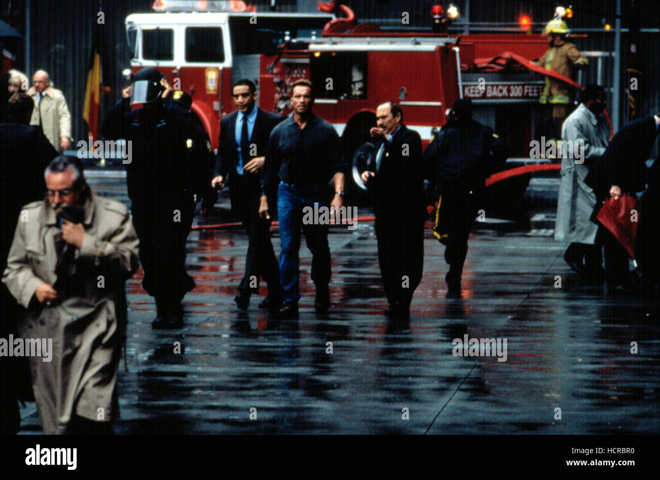 COLLATERAL DAMAGE, Arnold Schwarzenegger, 2002 (c) Warner Brothers ...