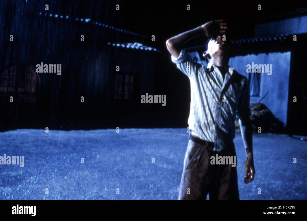 THE DEVIL'S BACKBONE, (aka EL ESPINAZO DEL DIABLO), Inigo Garces, 2001 ...