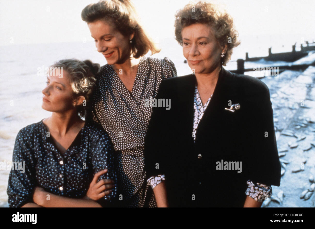 DROWNING BY NUMBERS, from left: Joely Richardson, Juliet Stevenson ...