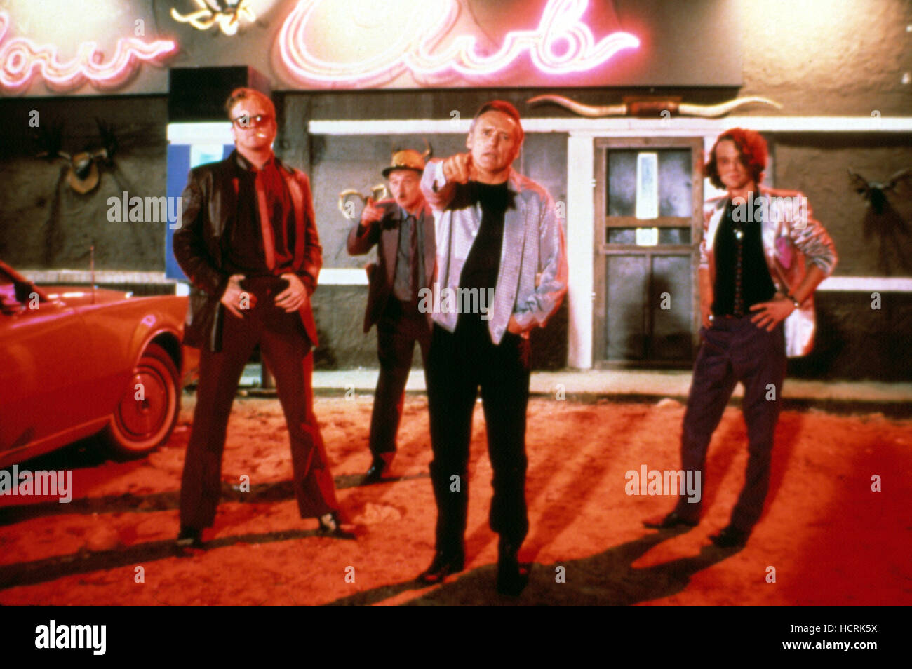 BLUE VELVET, Dennis Hopper (foreground), 1986. (c) De Laurentis Group ...