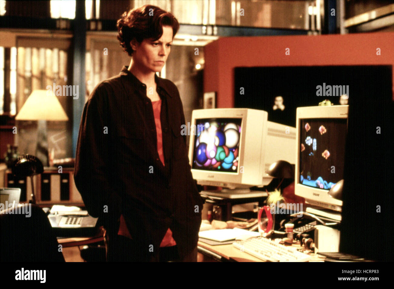 COPYCAT, Sigourney Weaver, 1995, brooding at the computer station Stock ...