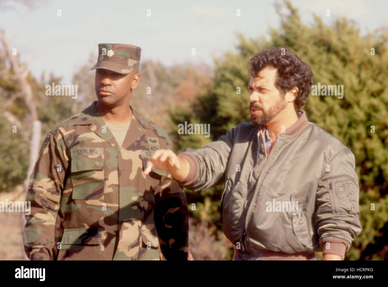COURAGE UNDER FIRE, Director Edward Zwick, Denzel Washington, on set ...