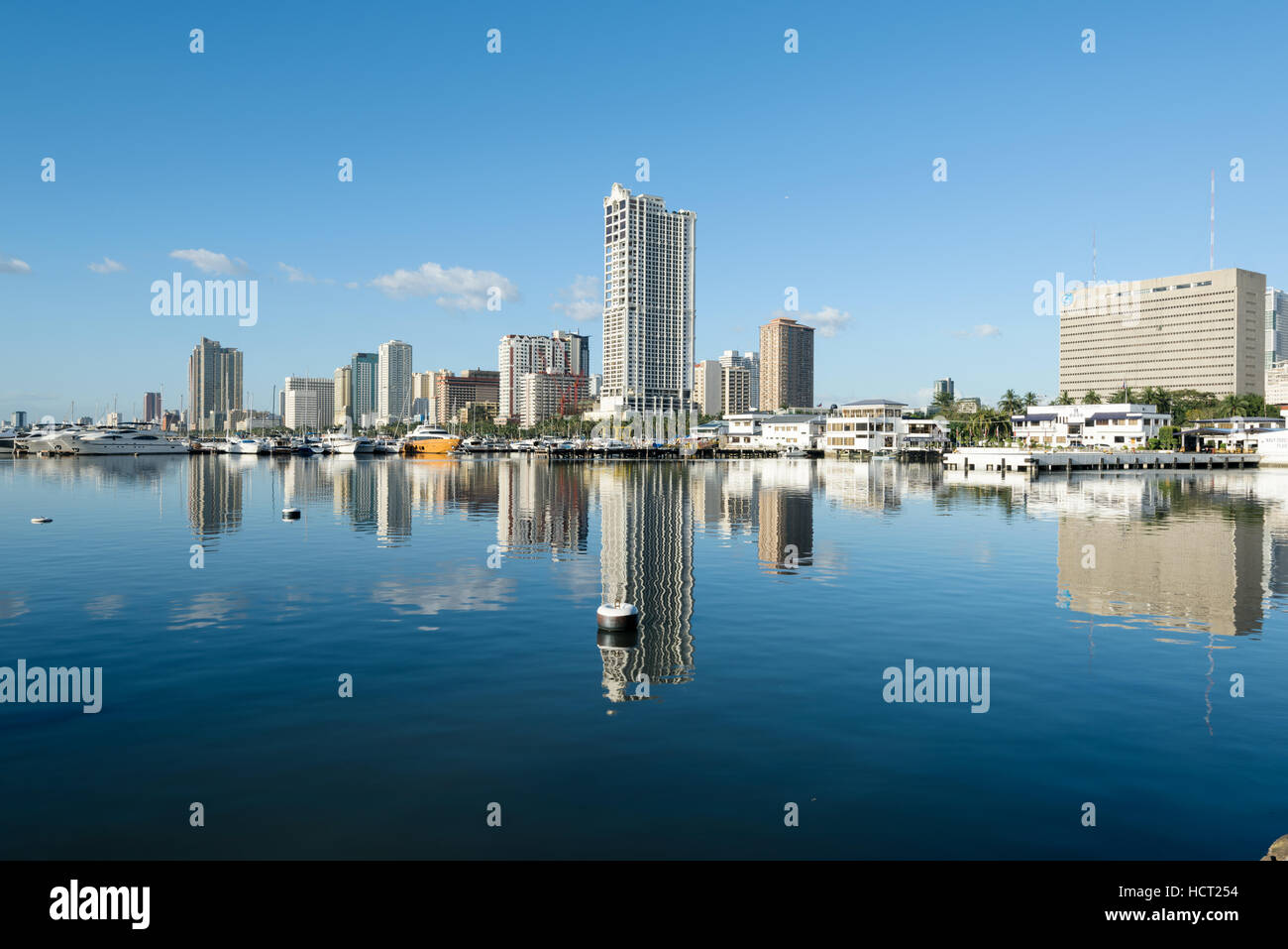 Manila, Philippines - November 30, 2016: View of Manila Bay with luxury ...