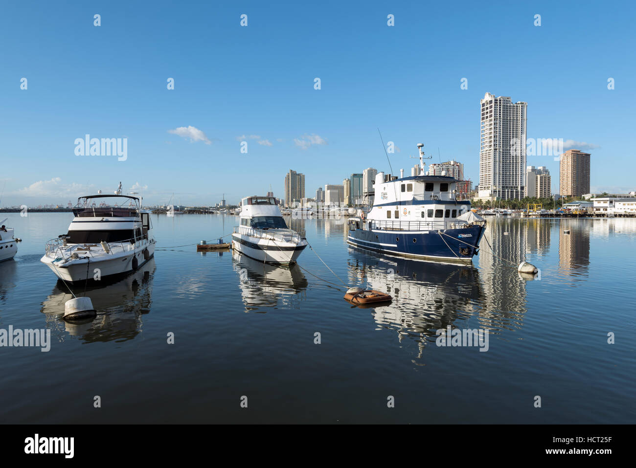 Sailing manila bay hi-res stock photography and images - Alamy