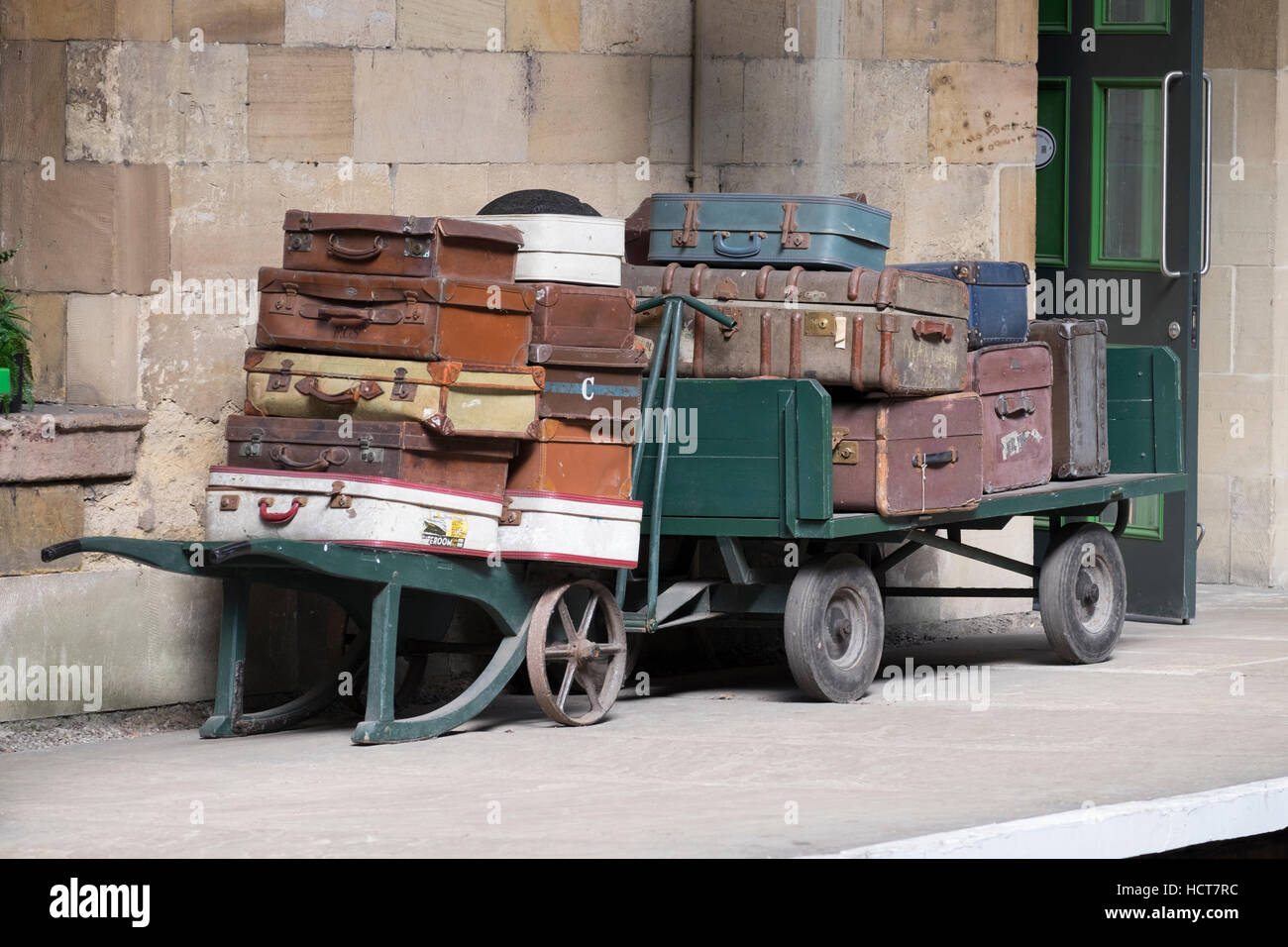 Old luggage cart hi-res stock photography and images - Alamy