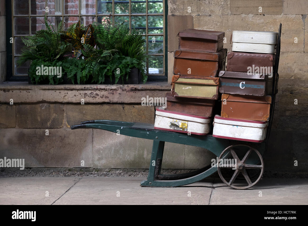 Old luggage cart hi-res stock photography and images - Alamy