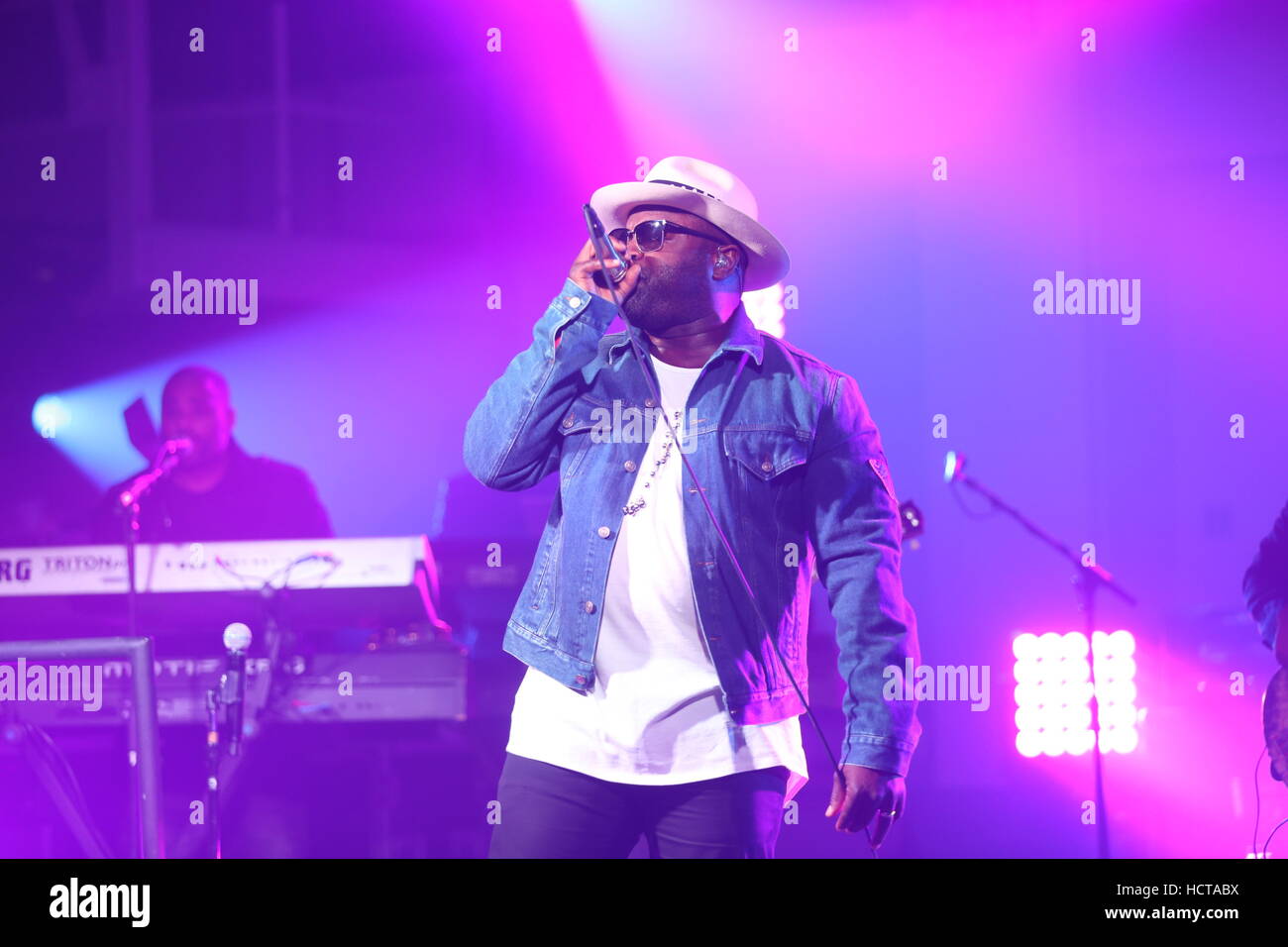 Le Savoir multi-sensory dining experience at Skylight Clarkson SQ ...