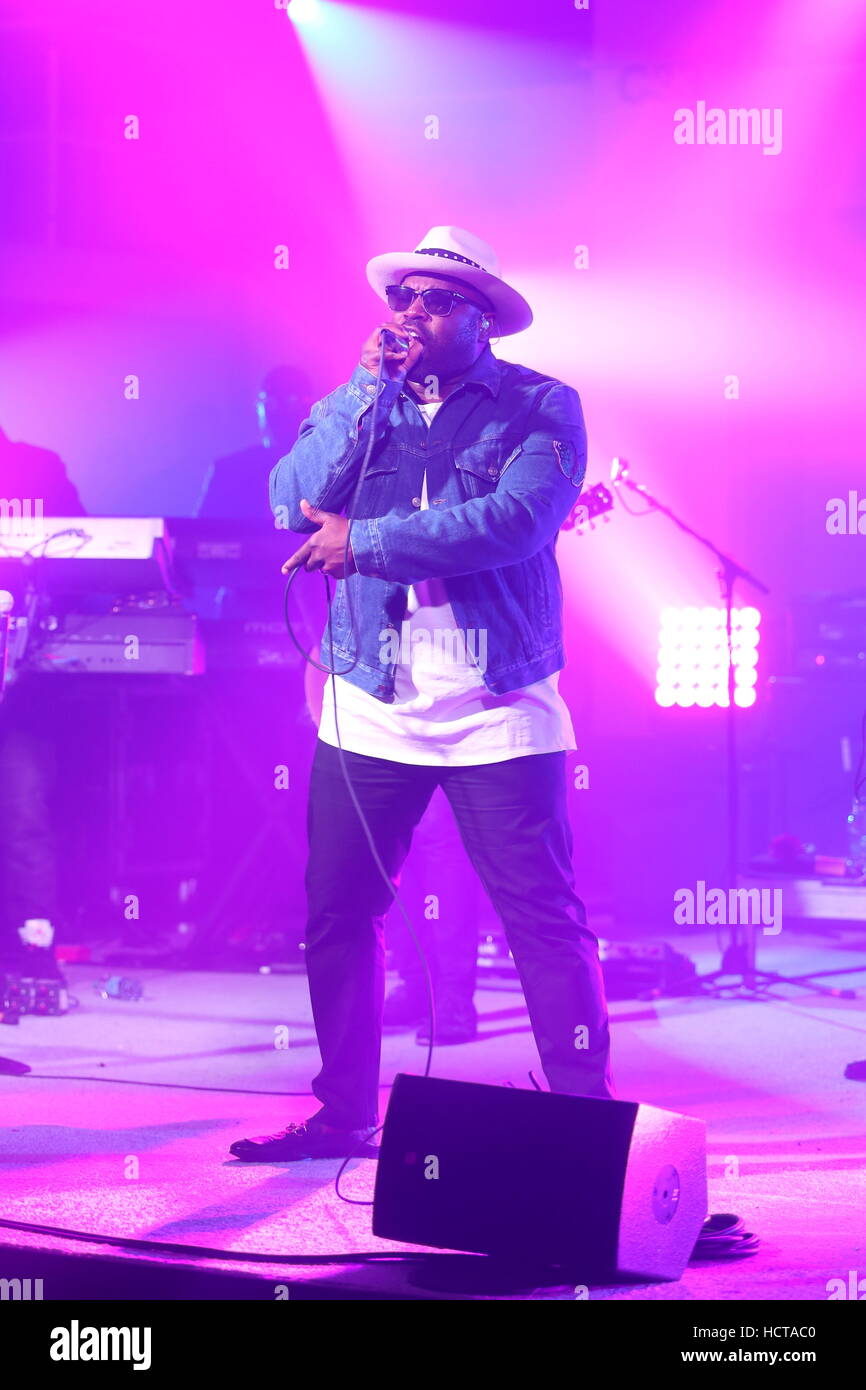 Le Savoir multi-sensory dining experience at Skylight Clarkson SQ ...