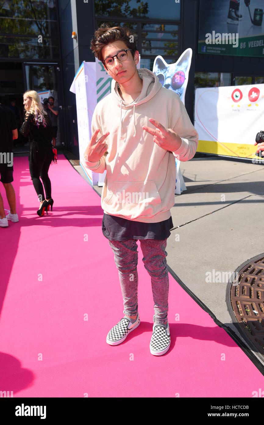 Noah levi hi-res stock photography and images - Alamy