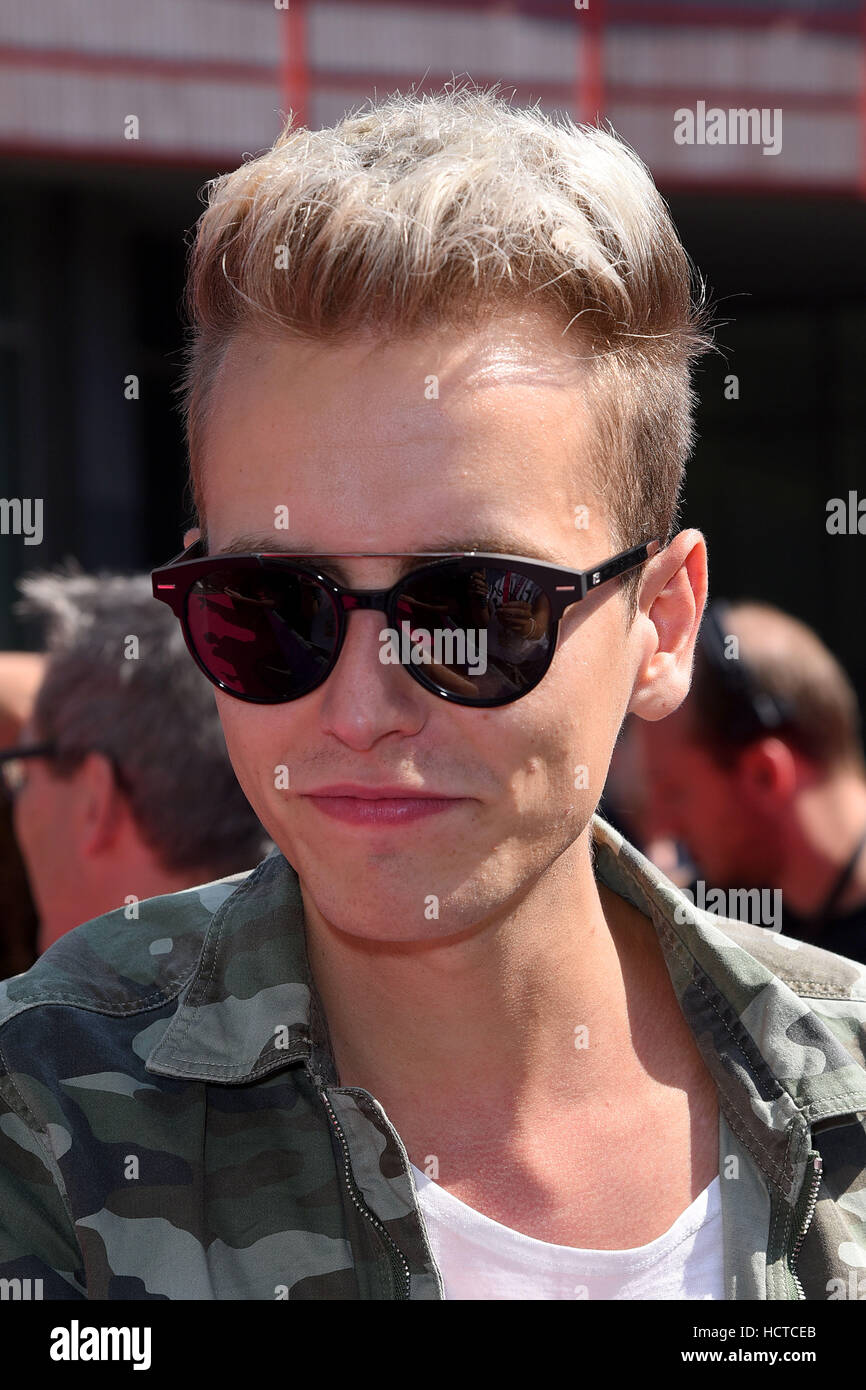 YouTube VideoDays at Lanxess Arena. - Red Carpet Featuring: Julian ...