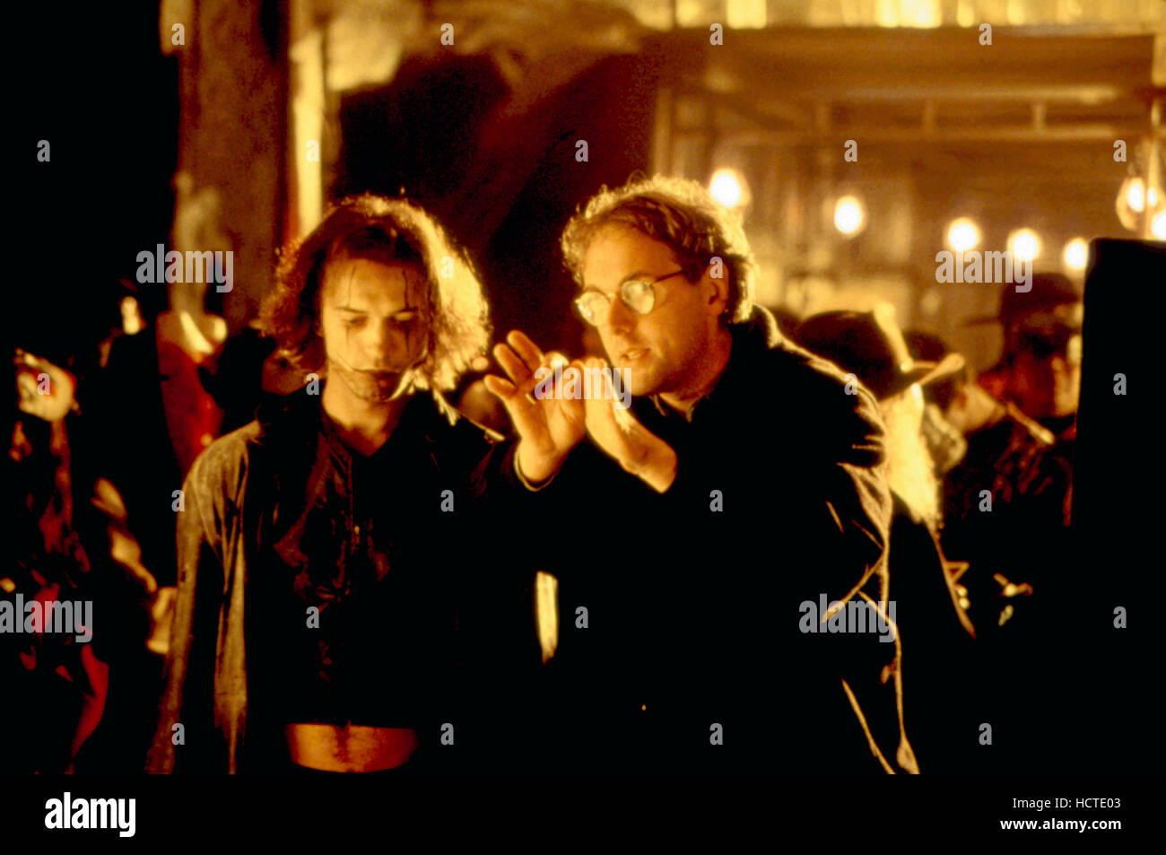 THE CROW: CITY OF ANGELS, Vincent Perez, director Tim Pope, on set ...