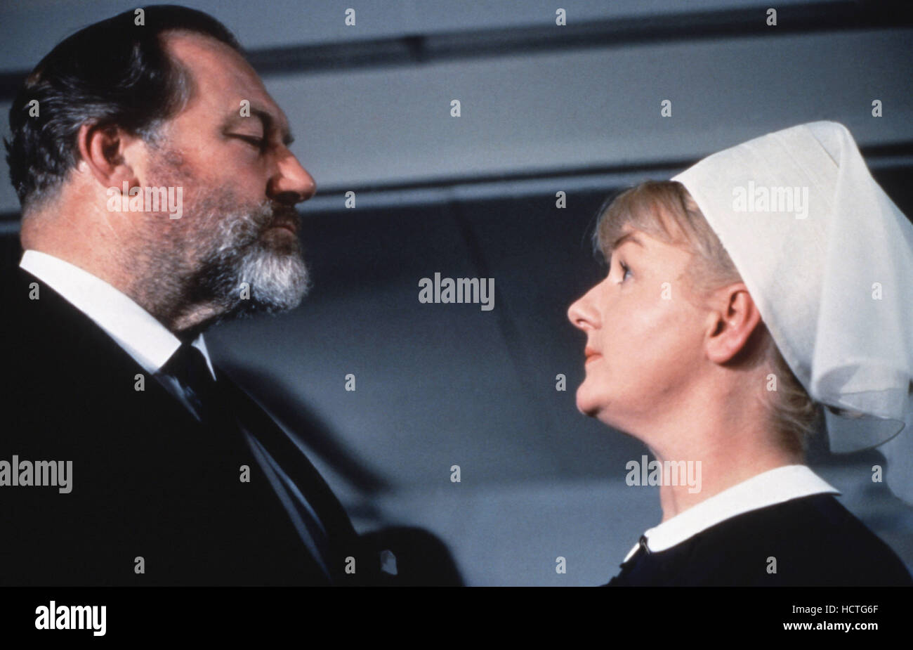 DOCTOR IN CLOVER, from left; James Robertson Justice, Elizabeth Ercy ...