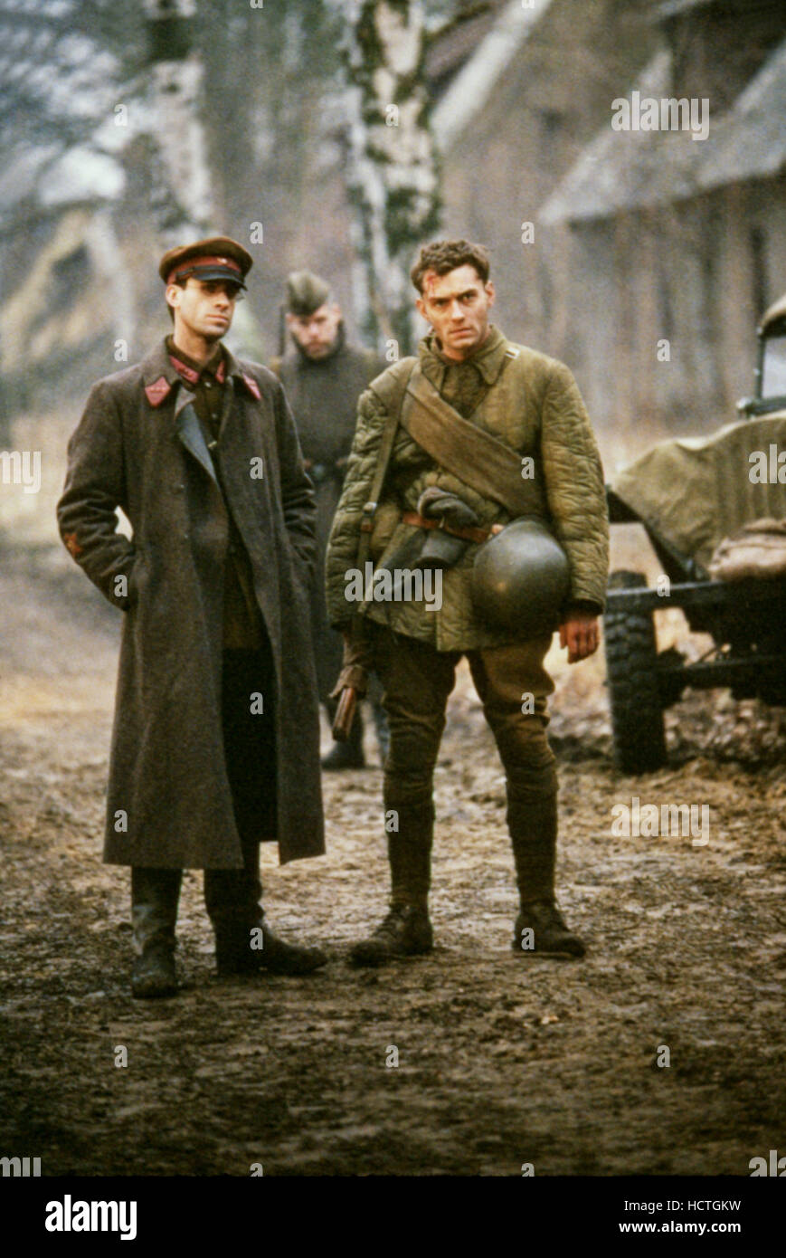 ENEMY AT THE GATES, Joseph Fiennes, Jude Law, 2001 Stock Photo - Alamy