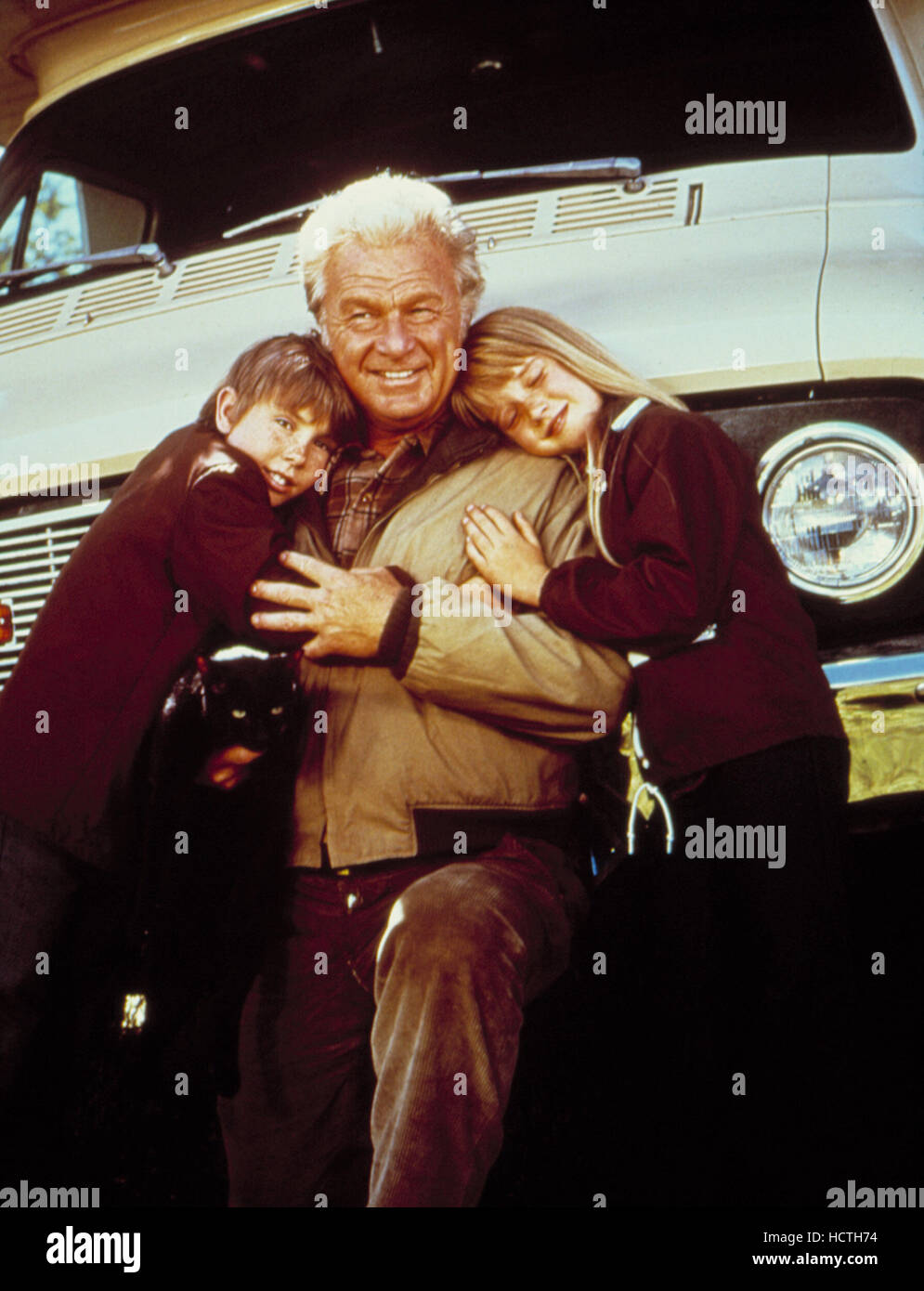 ESCAPE TO WITCH MOUNTAIN, Kim Richards, Ike Eisenmann, Eddie Albert, Winky the cat, 1975 Stock ...