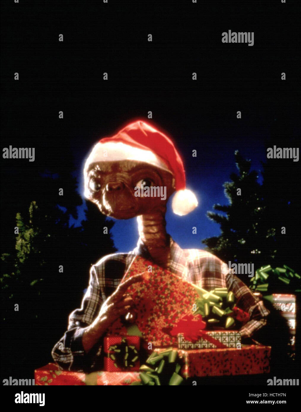 E.T., E. T., 1982, the alien in the Christmas spirit Stock Photo - Alamy