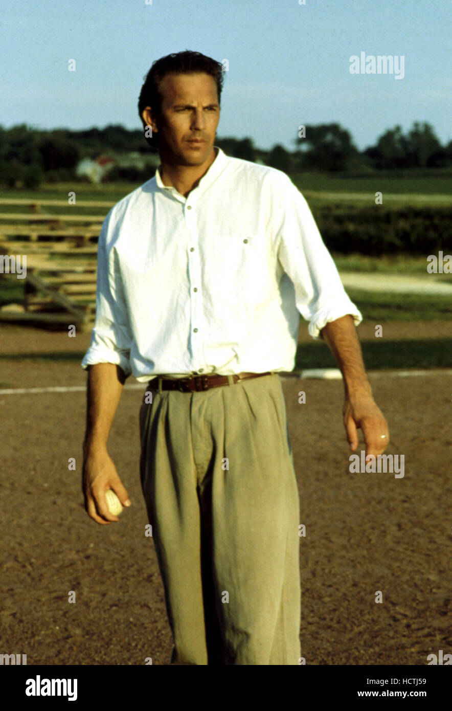 FIELD OF DREAMS, Kevin Costner, 1989, baseball Stock Photo - Alamy