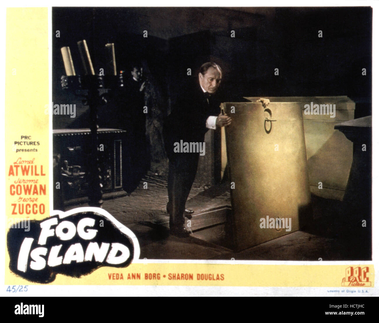 FOG ISLAND, Lionel Atwill, 1945 Stock Photo - Alamy