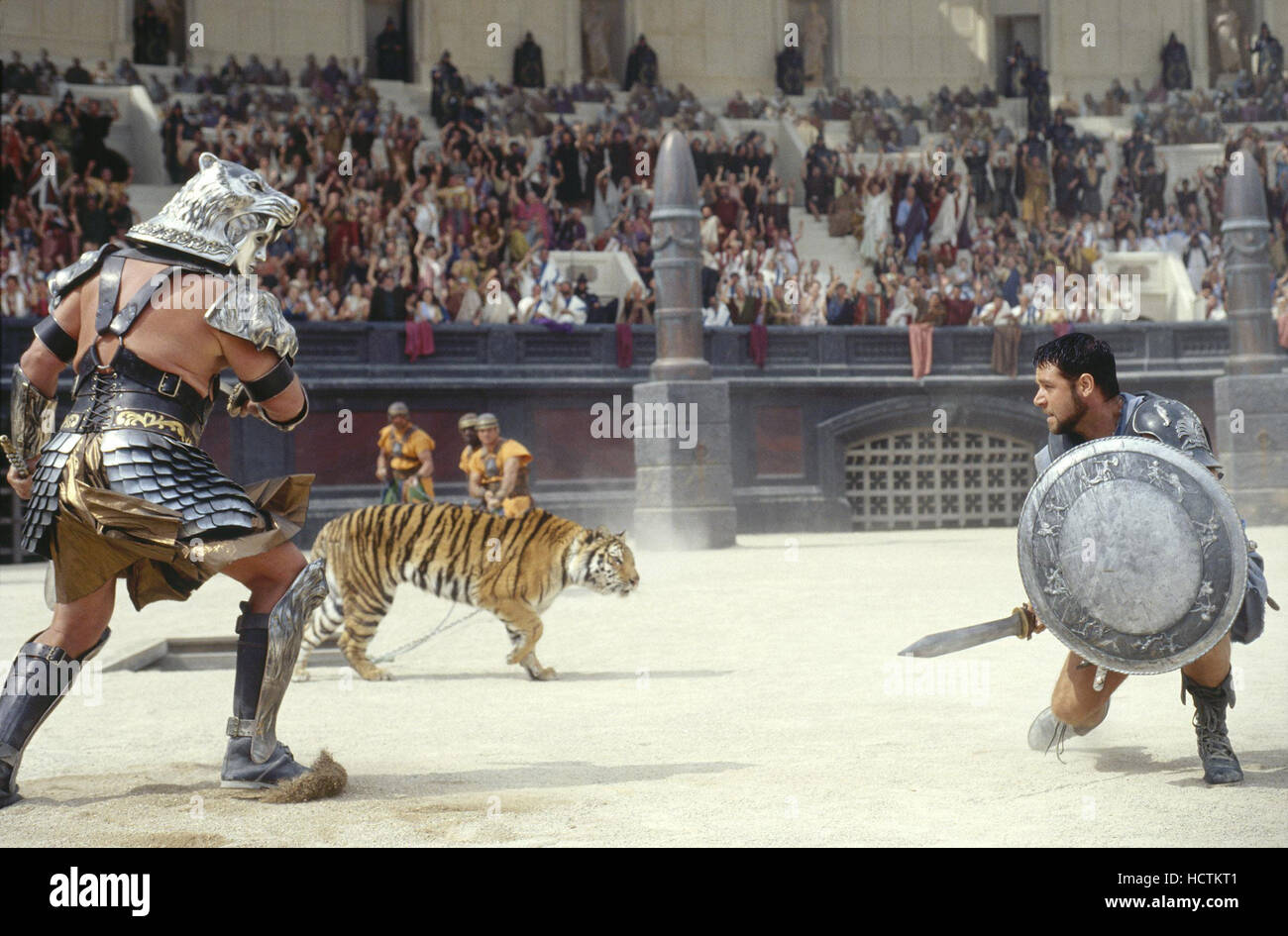 GLADIATOR, Russell Crowe (right), 2000. ©DreamWorks/courtesy Everett ...