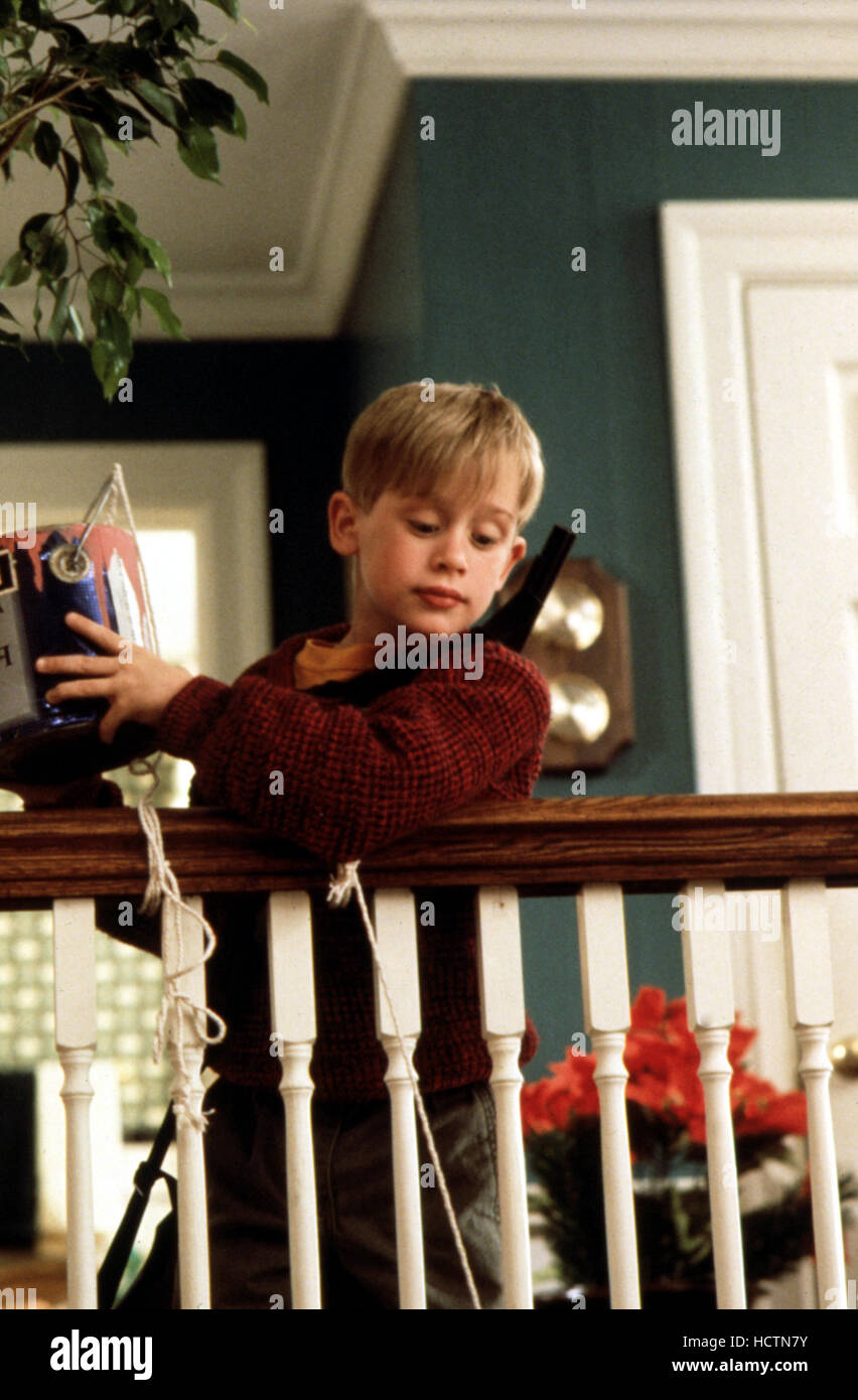 HOME ALONE, Macaulay Culkin, 1990. TM & Copyright (c) 20th Century Fox ...