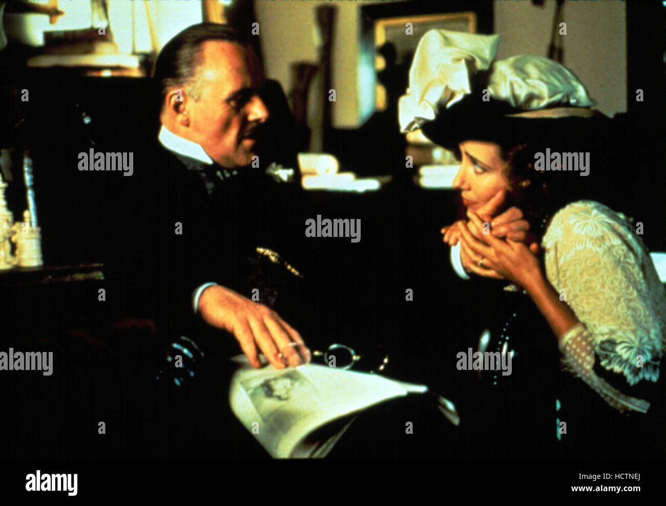 HOWARDS END, Anthony Hopkins, Emma Thompson, 1992 Stock Photo - Alamy