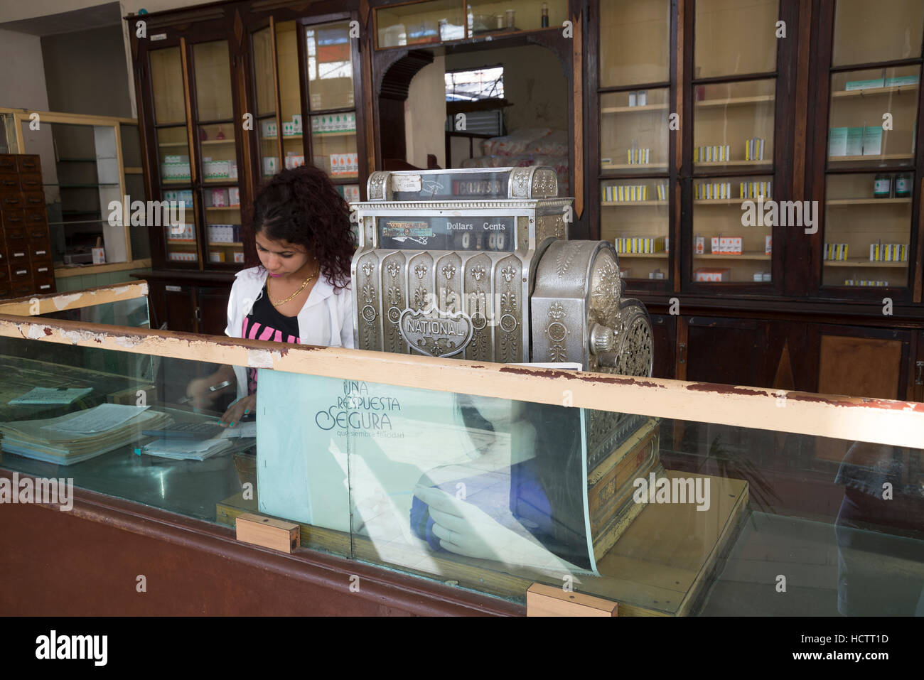 Cuban store hi-res stock photography and images - Alamy