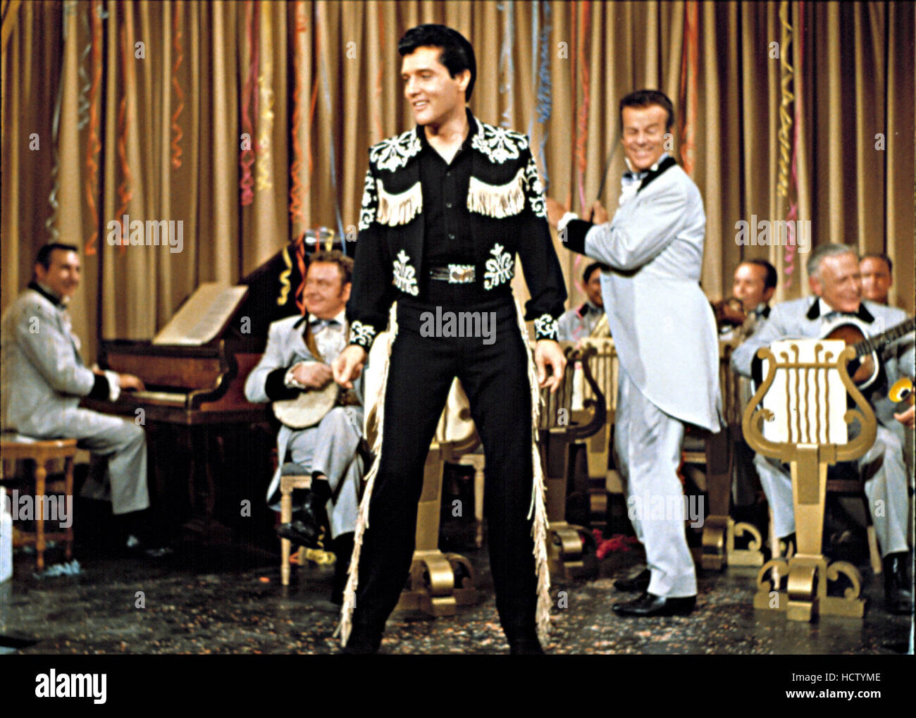FRANKIE AND JOHNNY, Elvis Presley, singing with the band, 1966 Stock ...