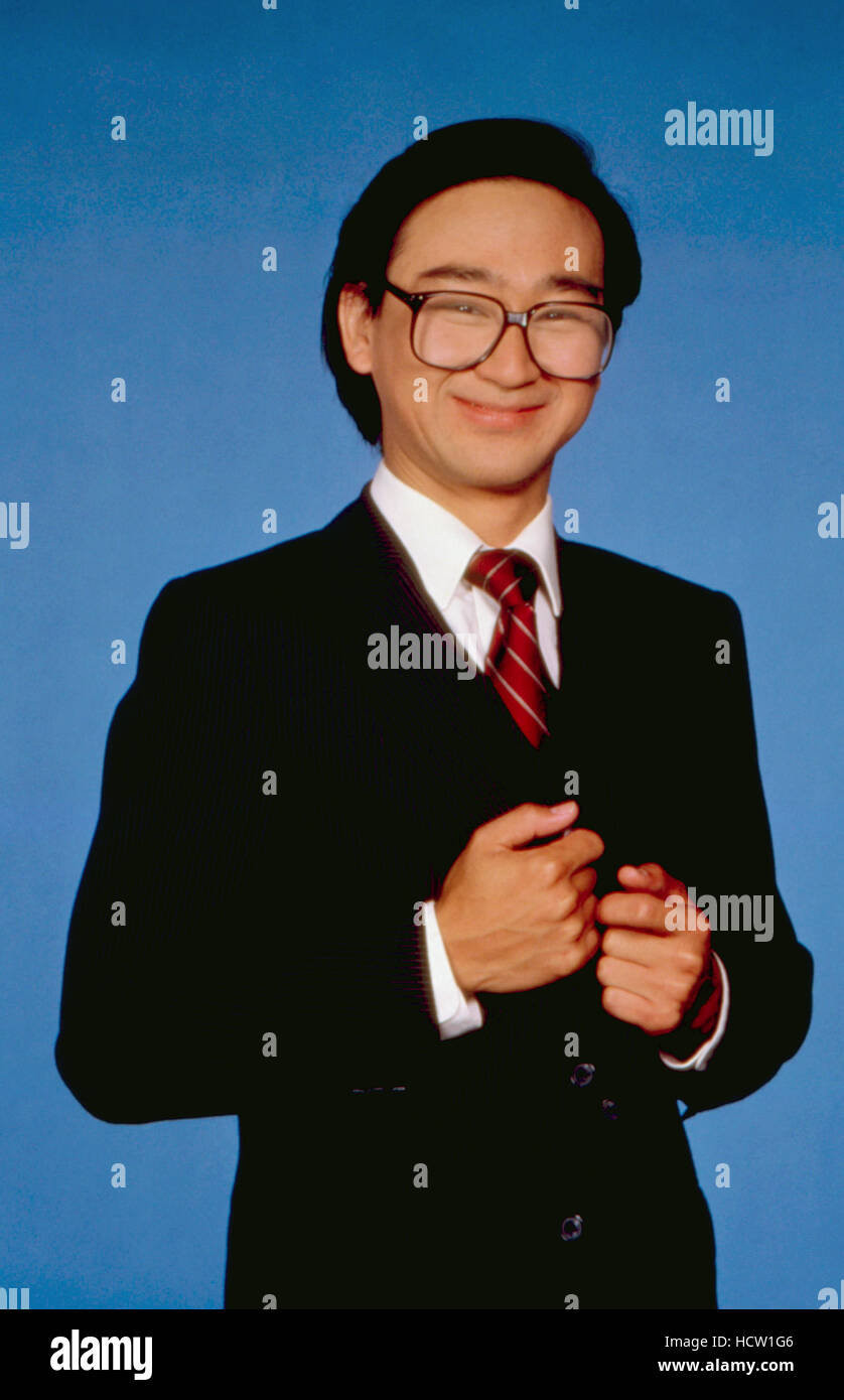 Gedde Watanabe Bestand:Gedde Watanabe And Ned Eisenberg On Set Of Gung