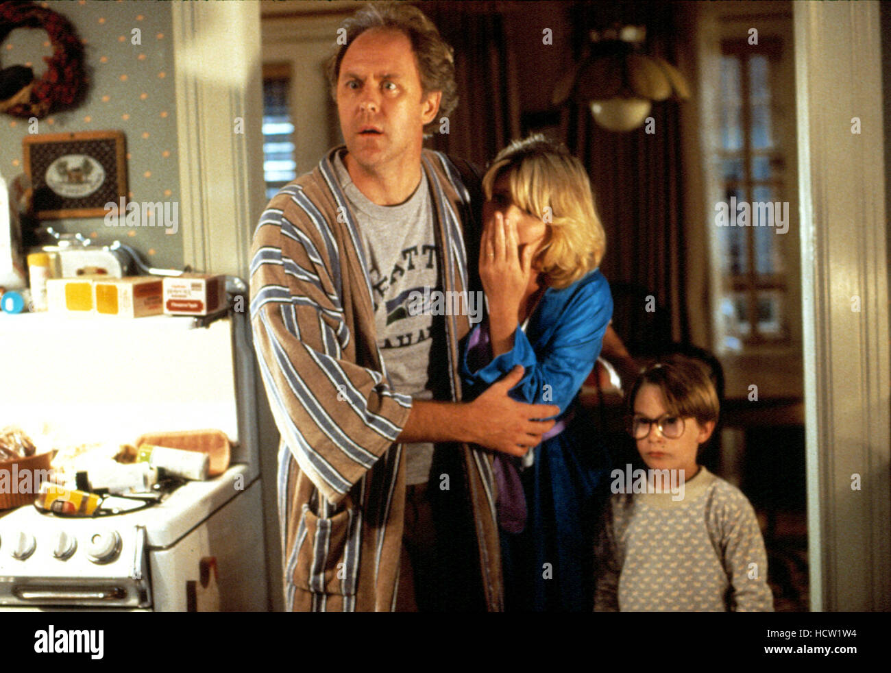HARRY AND THE HENDERSONS, John Lithgow, Melinda Dillon, Joshua Rudoy ...