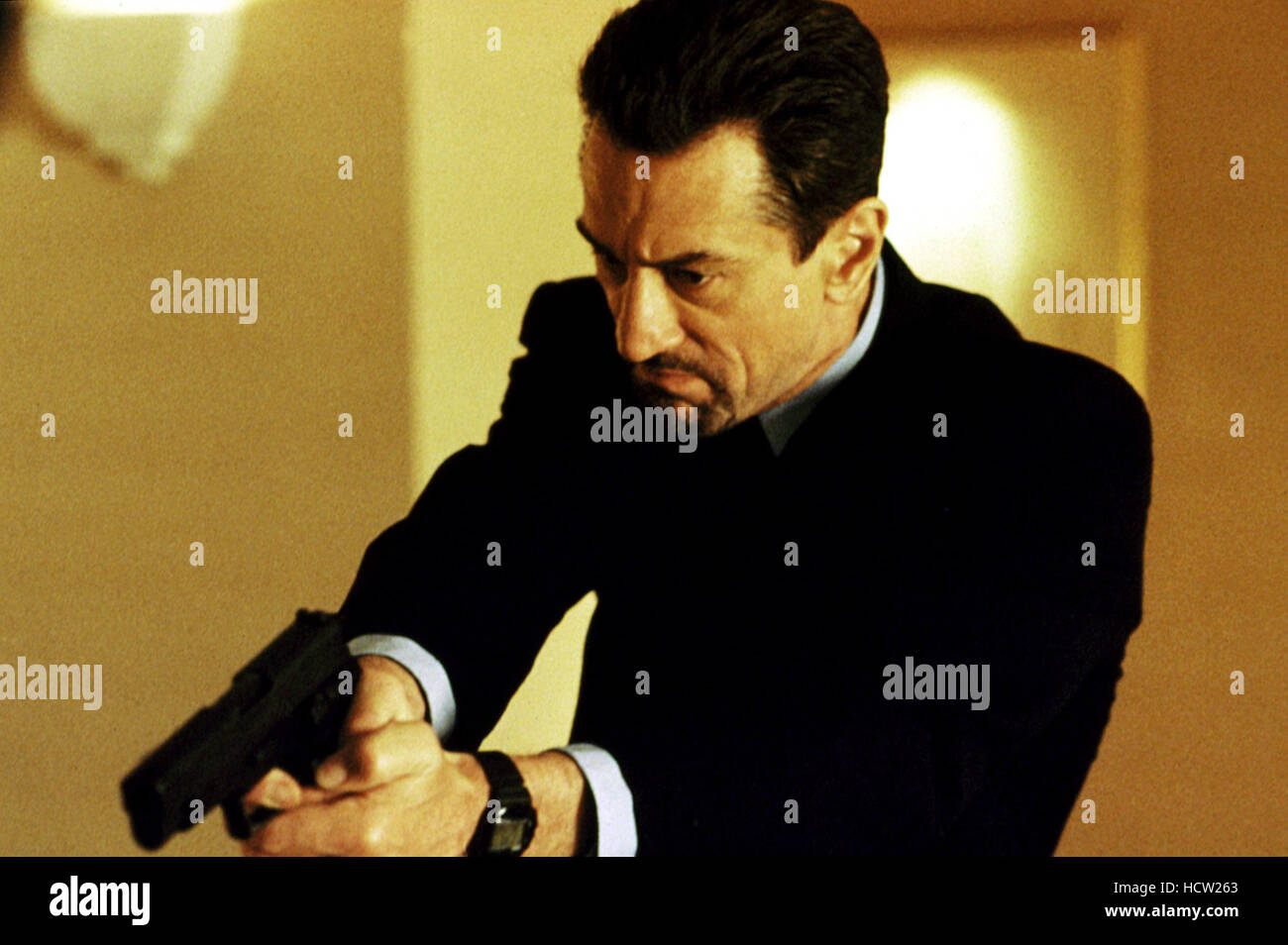 HEAT, Robert De Niro, 1995, pointing a gun Stock Photo - Alamy