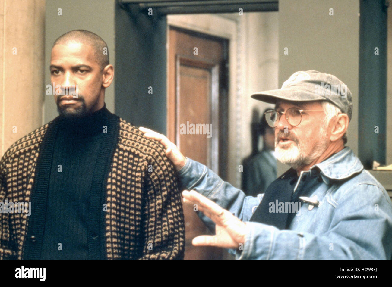THE HURRICANE, Denzel Washington, director Norman Jewison, on set, 1999 ...