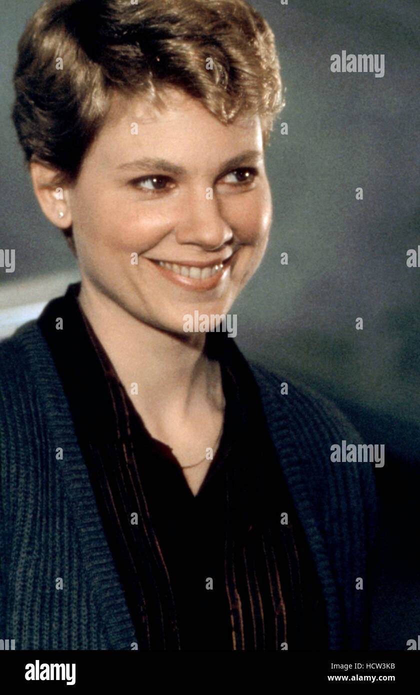 Lindsay Crouse Biography