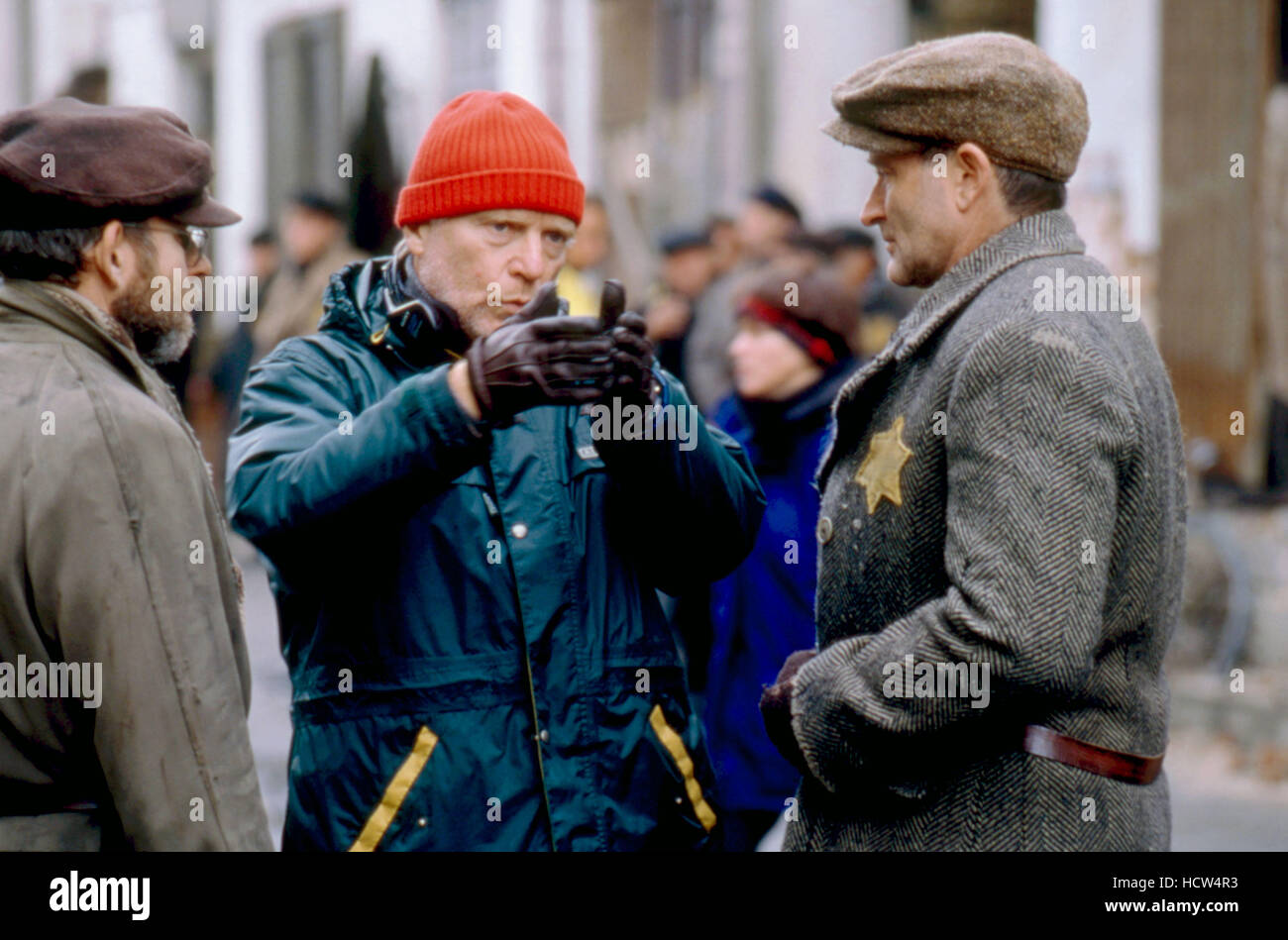 JAKOB THE LIAR, Bob Balaban, director Peter Kassovitz, Robin Williams ...