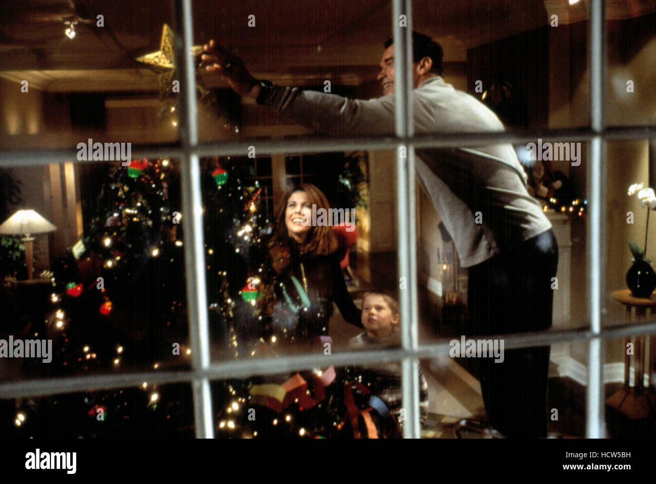 Jingle All The Way Rita Wilson Jake Lloyd Arnold Schwarzenegger 1996 Tm And Copyright C