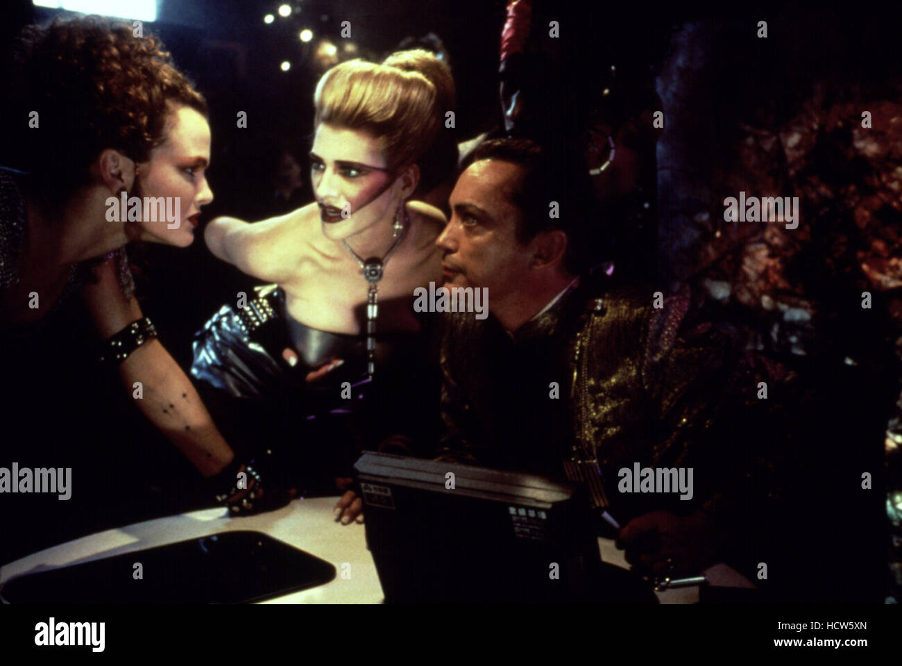 JOHNNY MNEMONIC, Dina Meyer (left), Udo Kier (right), 1995 Stock Photo ...