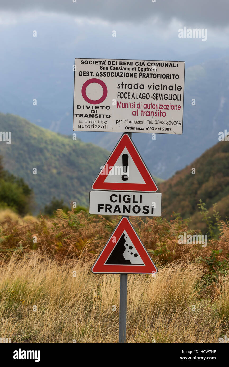 Mountain signs, the Tuscan hills to the east of Montefegatesi, Tuscany ...