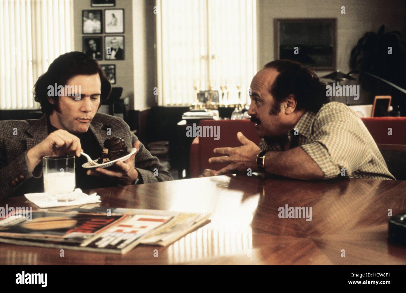 MAN ON THE MOON, from left: Jim Carrey, Danny De Vito, 1999 ...