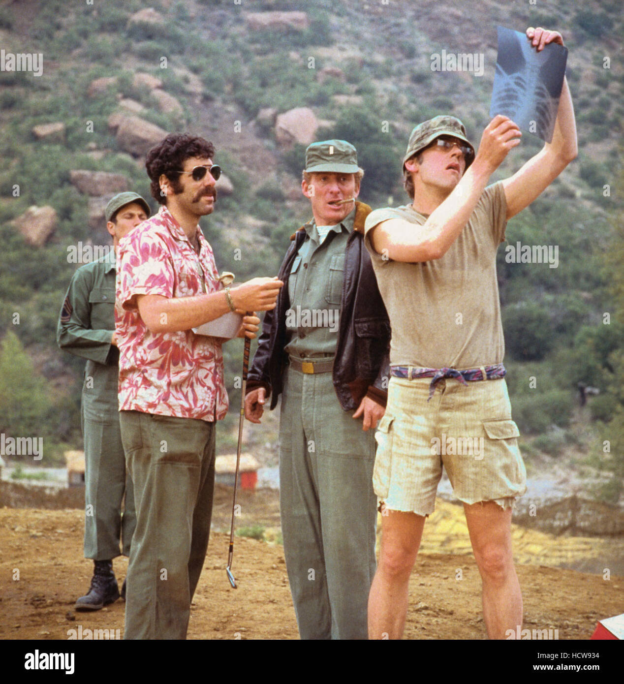 MASH, (aka M*A*S*H*), Elliott Gould, Buck Holland, Donald Sutherland ...