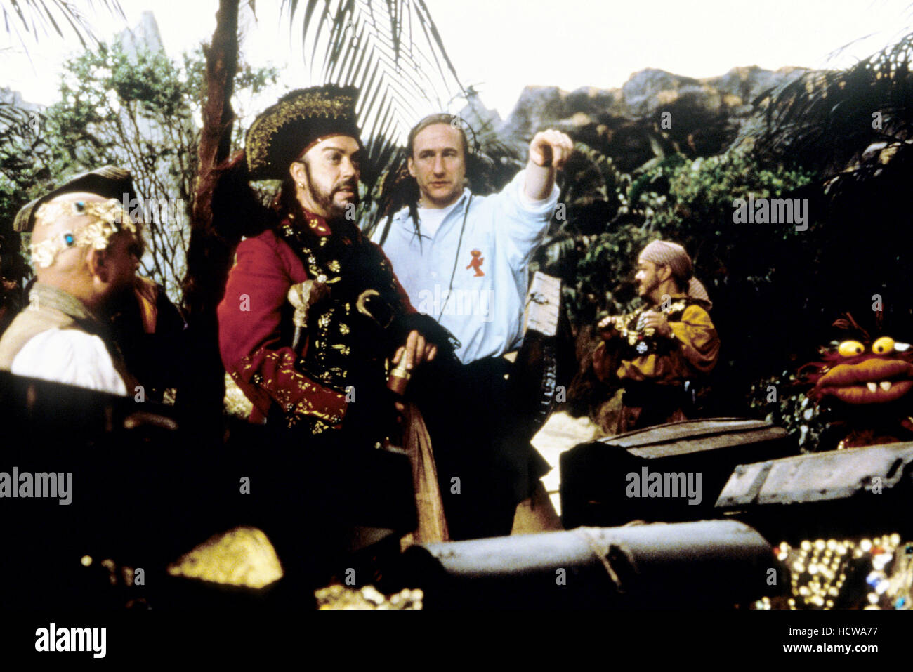 MUPPET TREASURE ISLAND, center from left: Tim Curry, director Brian ...