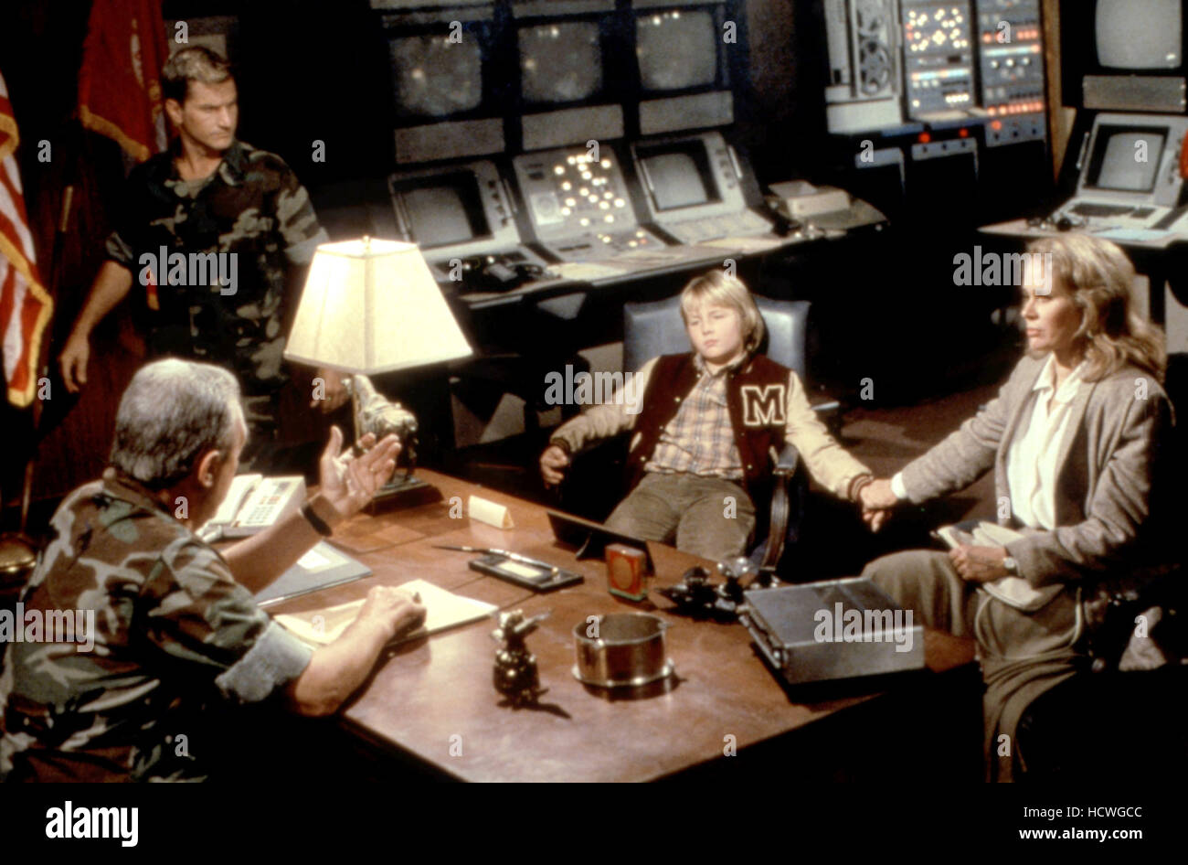 INVADERS FROM MARS, James Karen (seated), Eric Pierpoint, Hunter Carson ...