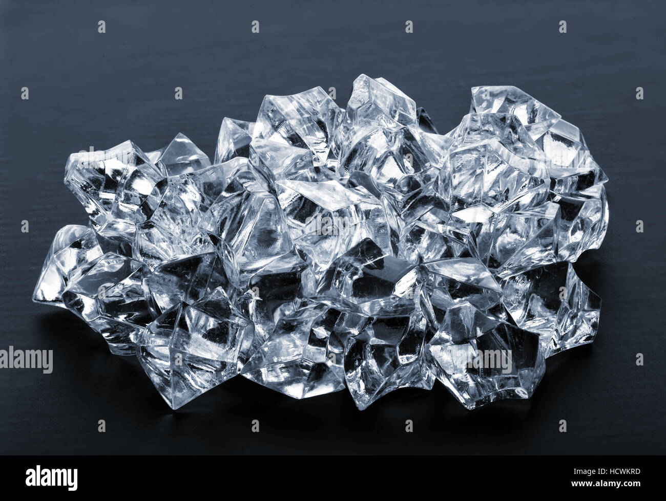 Pile of ice cubes hi-res stock photography and images - Alamy