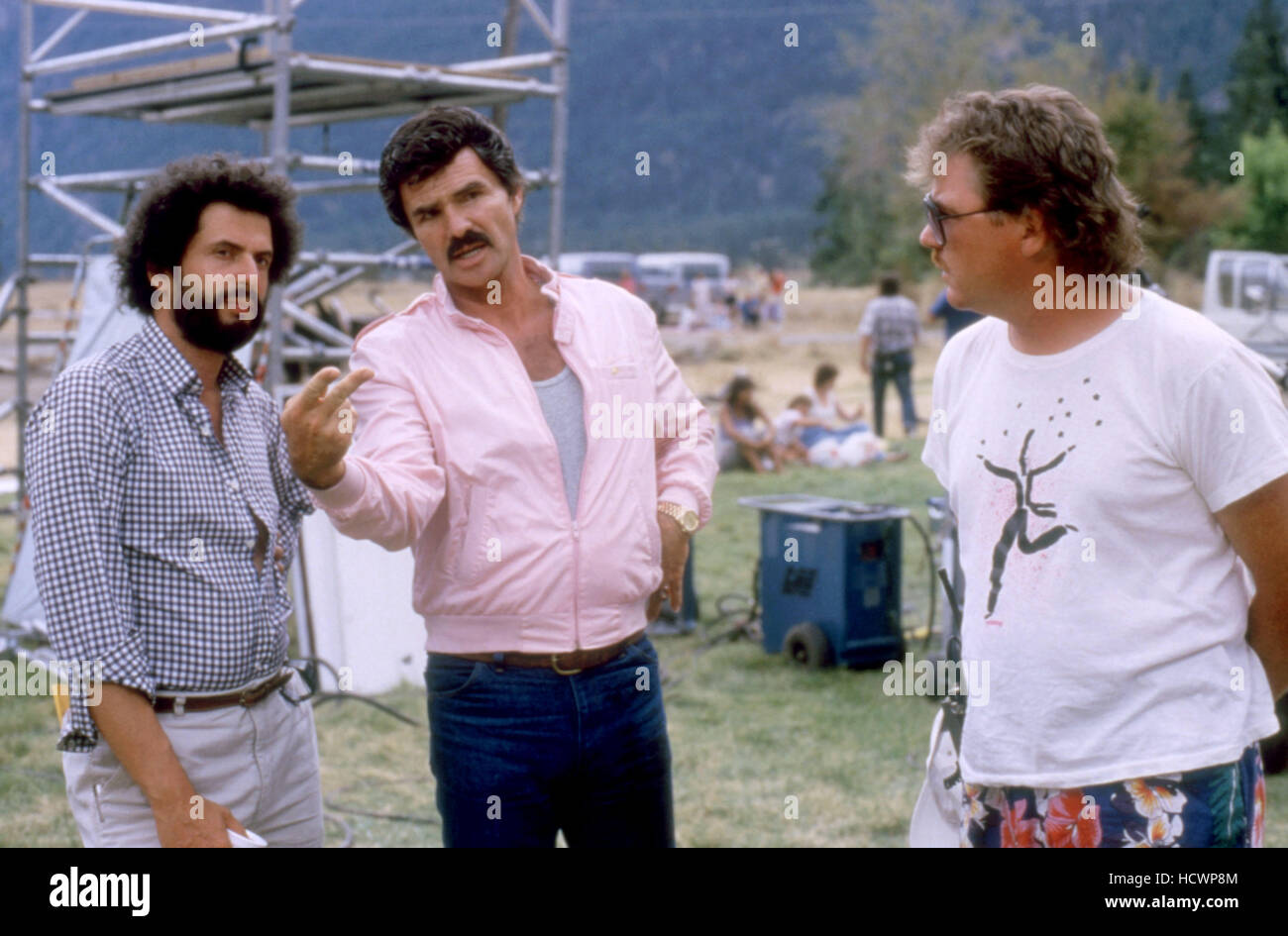 MALONE, Burt Reynolds on set, 1987, (c)Orion Pictures/courtesy Everett ... MALONE, Burt Reynolds on set, 1987, (c)Orion Pictures/courtesy Everett ...