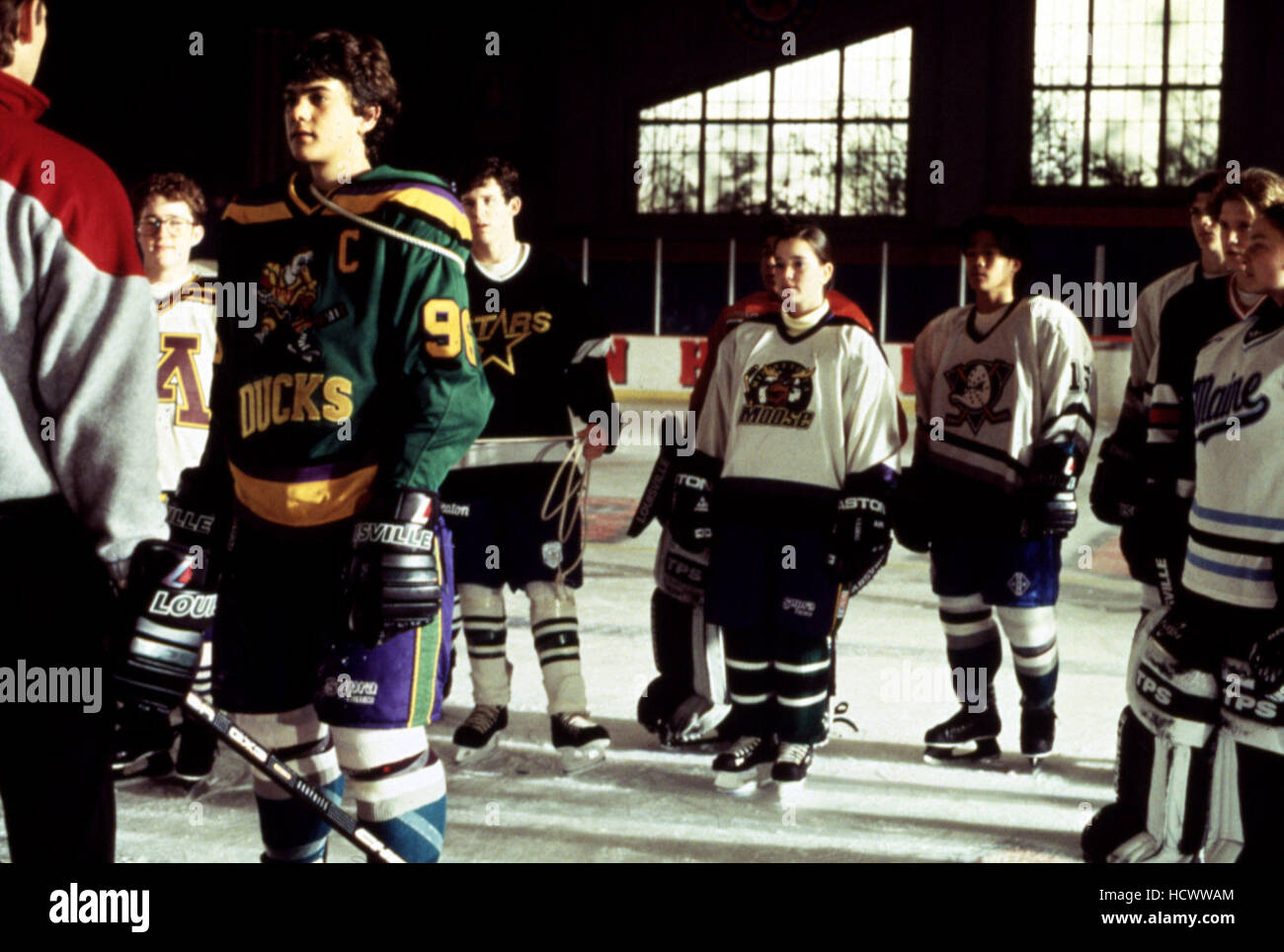 D3 : MIGHTY DUCKS, Joshua Jackson (left), 1996, confrontation on the ...