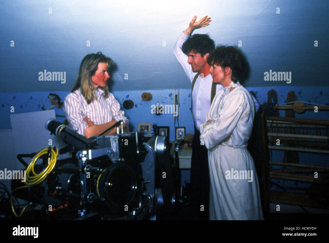 Director Gillian Armstrong, Mel Gibson, Diane Keaton on the set of MRS ...