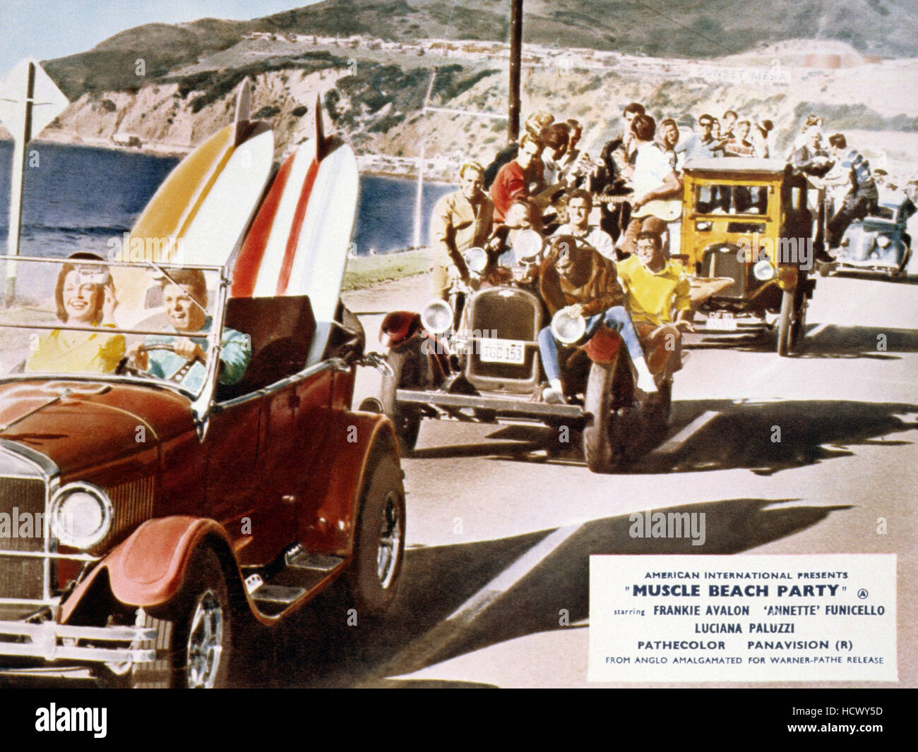MUSCLE BEACH PARTY, front from left: Annette Funicello, Frankie Avalon ...