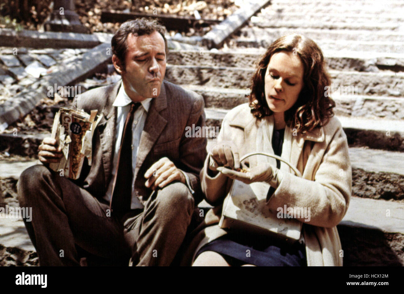 OUT-OF-TOWNERS, Jack Lemmon, Sandy Dennis, 1970 Stock Photo - Alamy