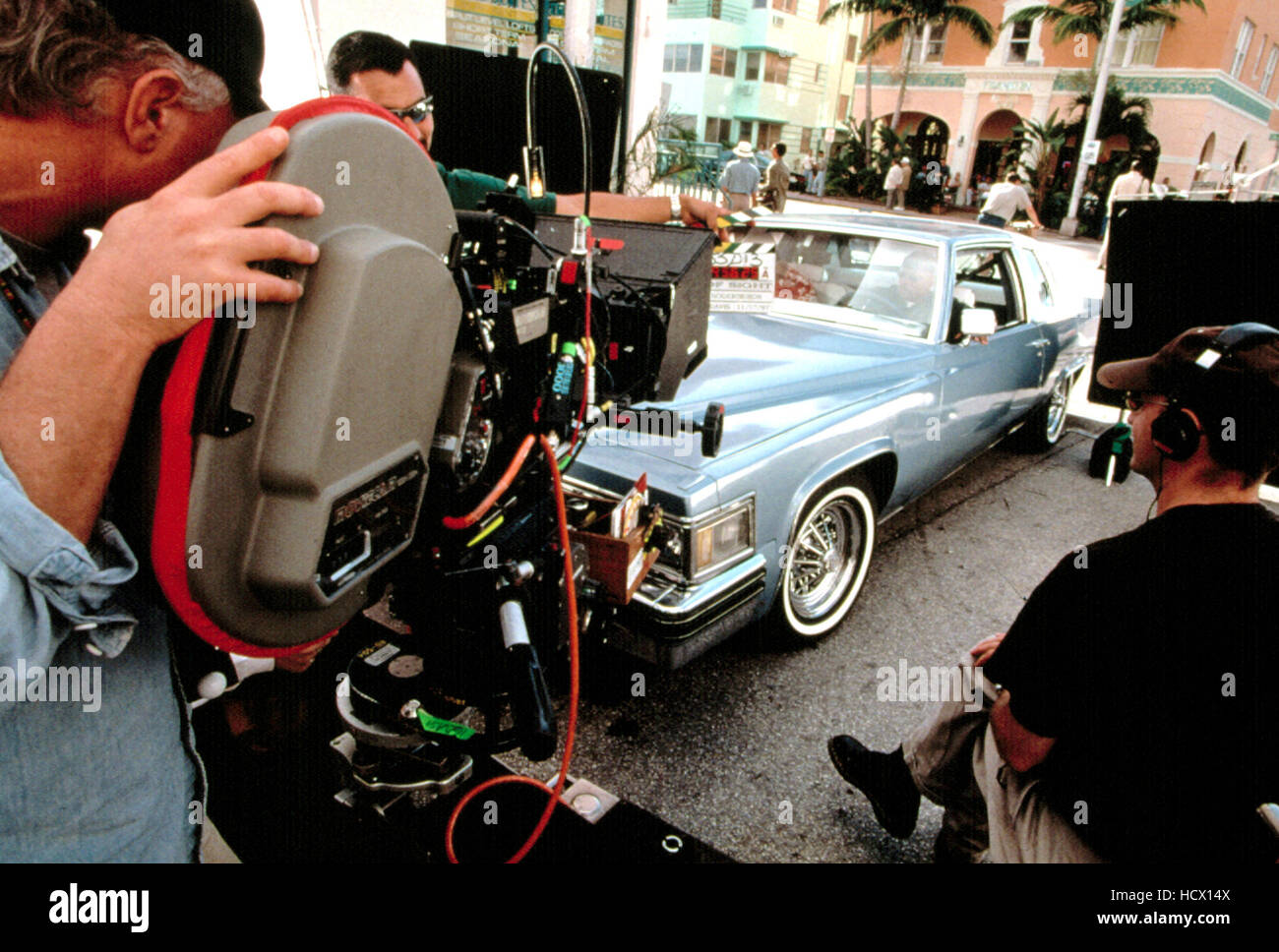 OUT OF SIGHT, director Steven Soderbergh on set (r.), 1998 Stock Photo ...