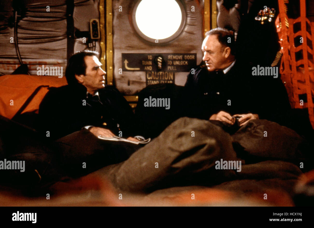 THE PACKAGE, Tommy Lee Jones, Gene Hackman, 1989 Stock Photo - Alamy