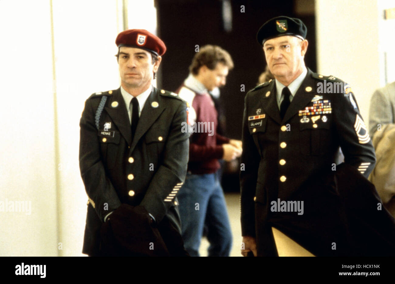 THE PACKAGE, Tommy Lee Jones, Gene Hackman, 1989 Stock Photo - Alamy