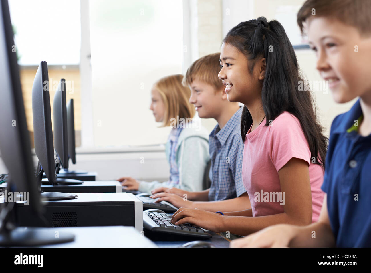 Pupils in class hi-res stock photography and images - Alamy