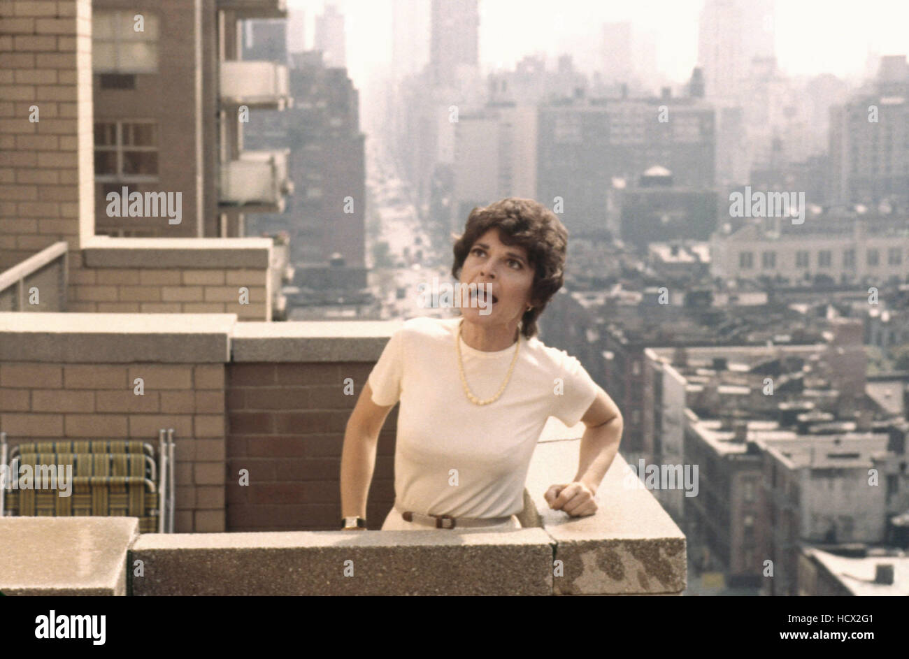 THE PRISONER OF SECOND AVENUE, Anne Bancroft, 1975 Stock Photo - Alamy